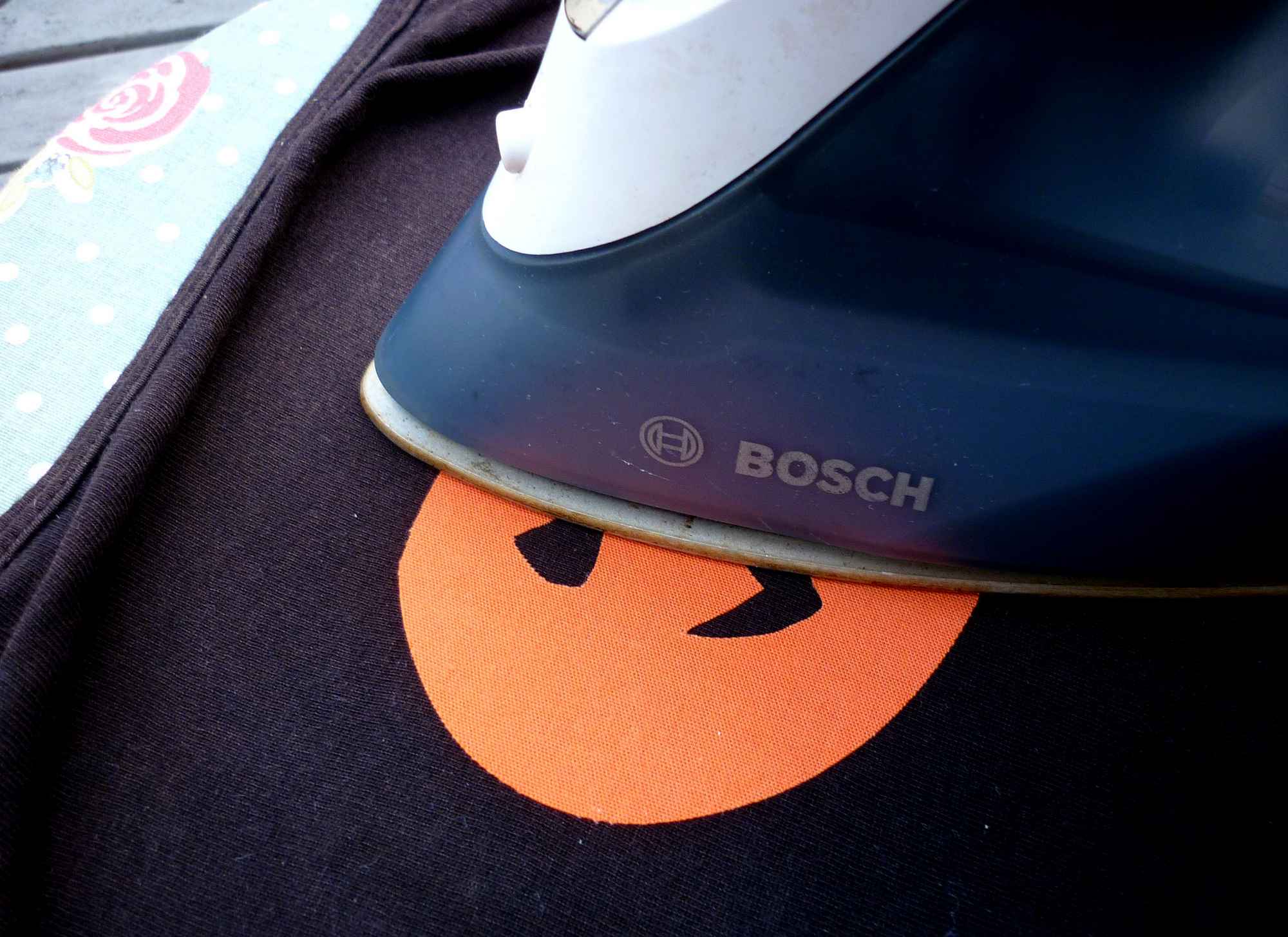 Make your own pumpkin face motif top in minutes using an iron on patch ...